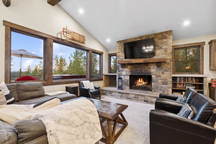 Moose Run Ski Haus -Ski-in/ski-out! Hot Tub! - Whitefish, MT