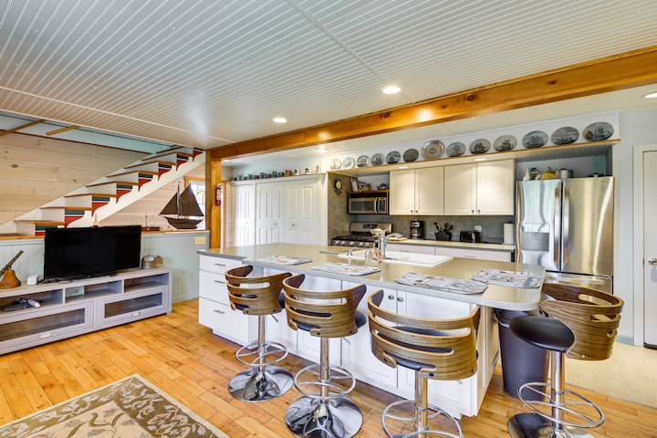 Historic Friendship Boat House Near Back River! - Forest Lake, Friendship