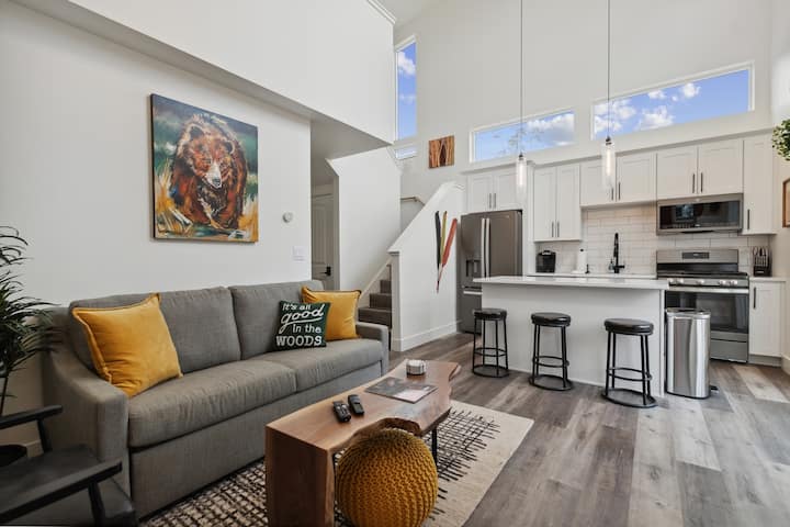 Quarry A21 - Mountain Views! Clubhouse Access! - Whitefish, MT