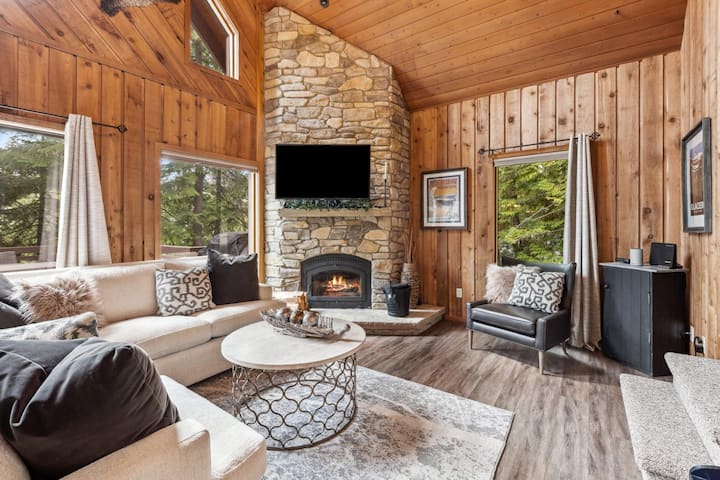 The Village House - Great Ptarmigan Village Home! - Whitefish, MT