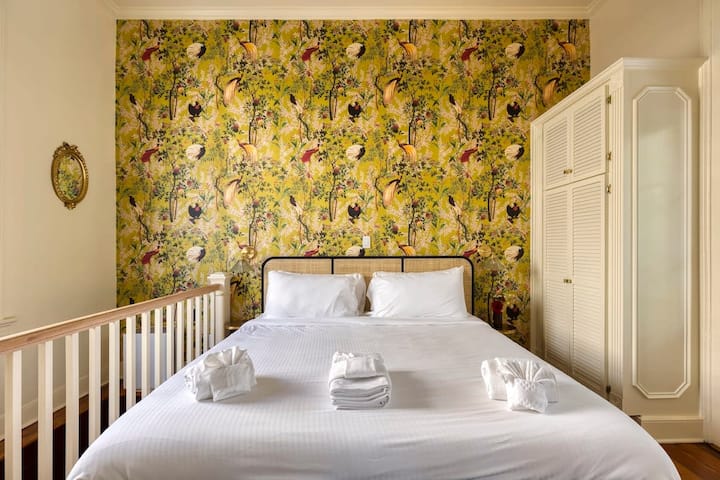 The Ashley - Room 1 | The Speakeasy Suite - 찰스턴