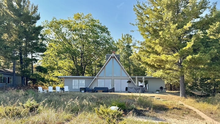 Charming Beachwalk Cottage On Lake Michigan - Glen Arbor, MI