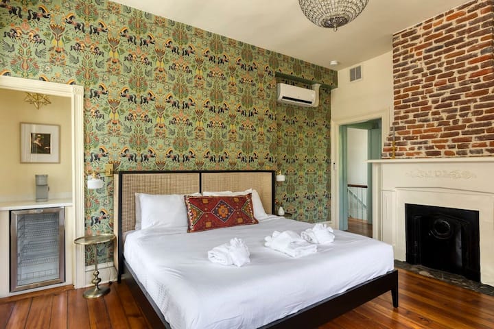 The Ashley Veranda King Suite With Breakfast - Charleston, SC