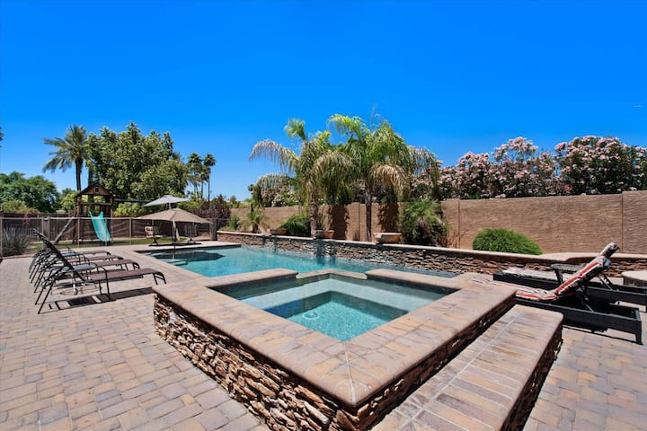 5br With Pool, Hot Tub, Putting Green & Outdoor Tv - Mesa, AZ