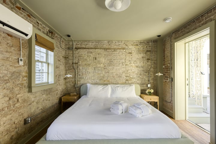 Historic B&b King Suite- Walk To King - Charleston, SC