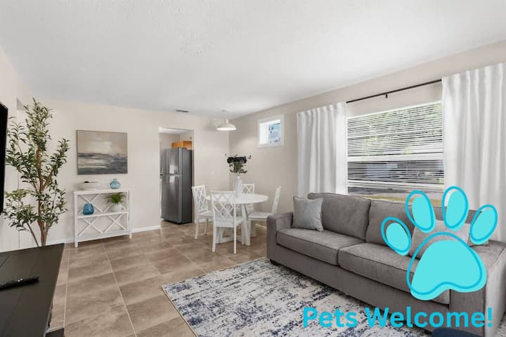 Cozy 2 Bedroom Home, Dade City! #1 - Dade City, FL