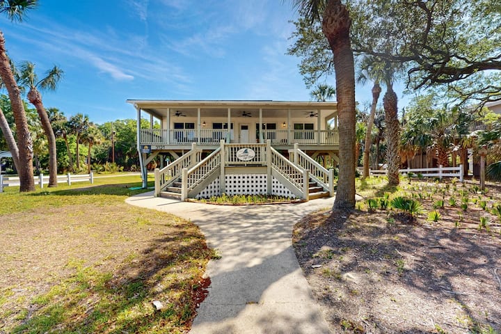 Dog-friendly 4br - Walk 1-minute To Beach - Edisto Beach, SC