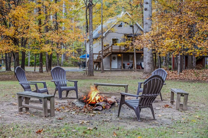 Trails End - Riverside | Pets | Hot Tub | Wifi - Berkeley Springs, WV