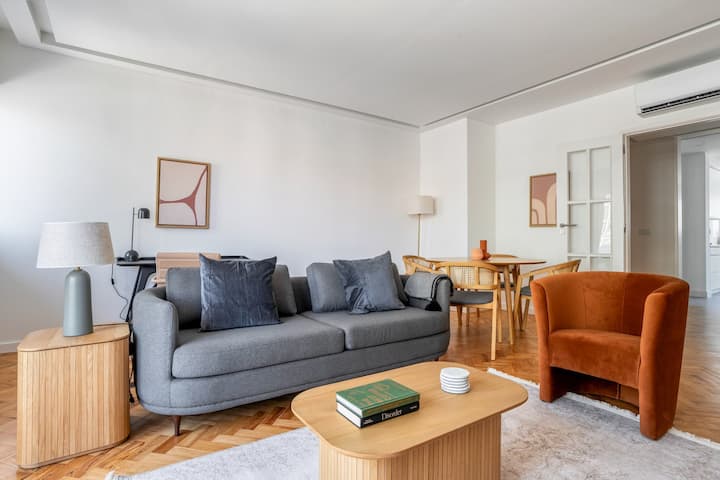 Blueground | Alvalade, Furniture, Decor & Kitchen - Lissabon