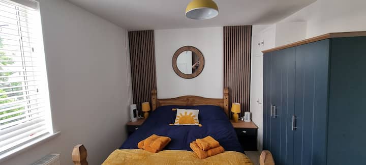 The Hideaway Ll /Enclosed Garden/quiet/central - Southport
