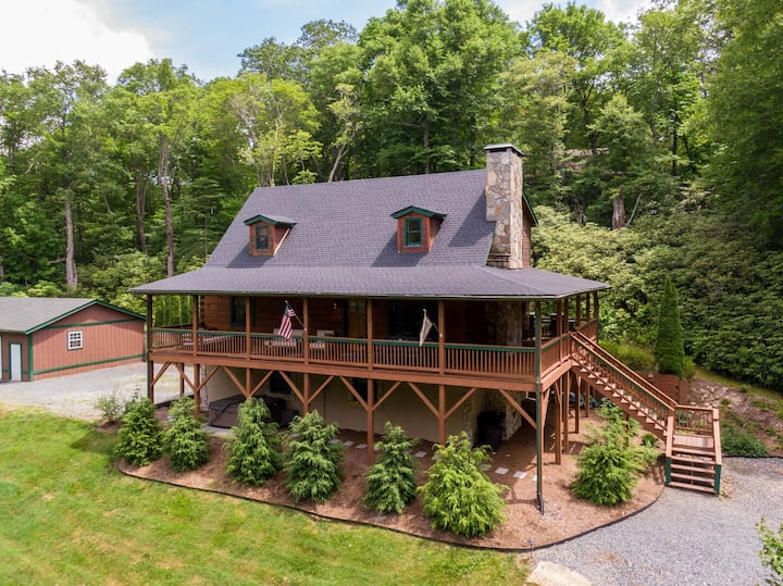 Rhododendron Rendezvous - Hot Tub! Privacy! - Blowing Rock, NC