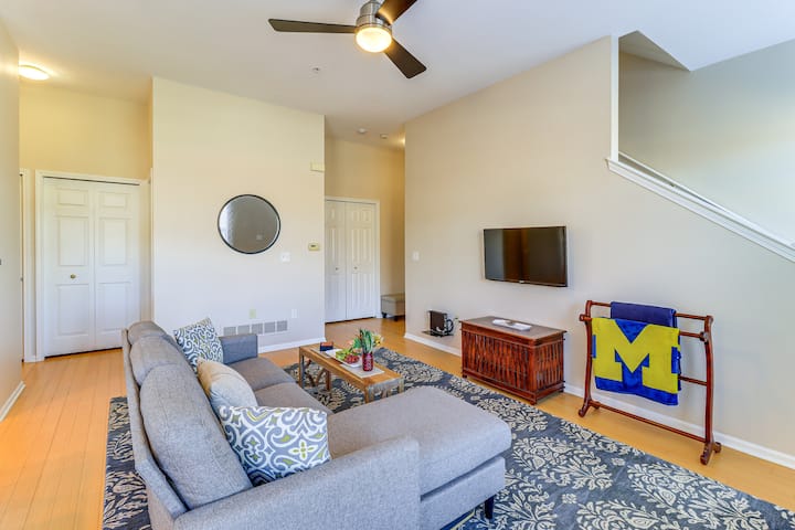 Michigan Townhome W/ Smart Tv: 25 Mi To Detroit! - Livonia, MI
