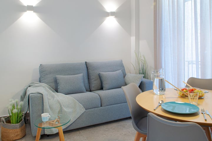 Stunning 2-bedroom+2bathroom W/balcony City Center - Alicante