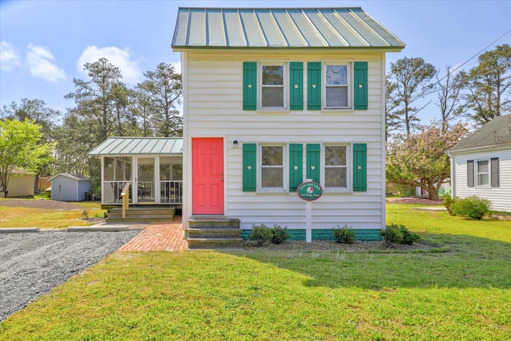 Love And Luck - In The Heart Of Chincoteague - Chincoteague, VA