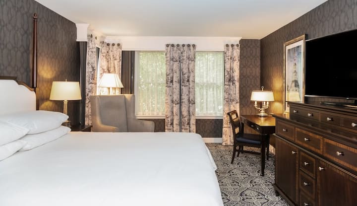 Governor Calvert King, Historic Inns, Parking - Annapolis, MD