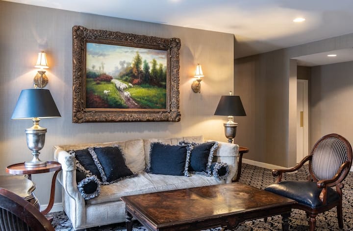 Governor Calvert King, Historic Inns, Parking - Annapolis, MD