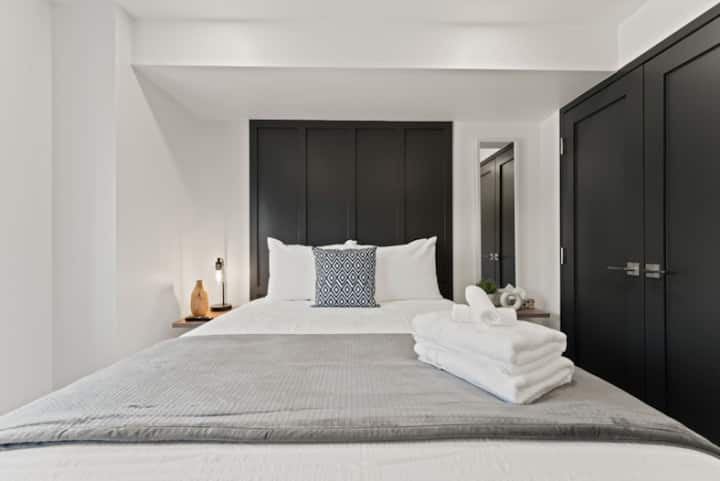 Luxury 171-7 Condos With Magnificent Lakeviews - Leamington