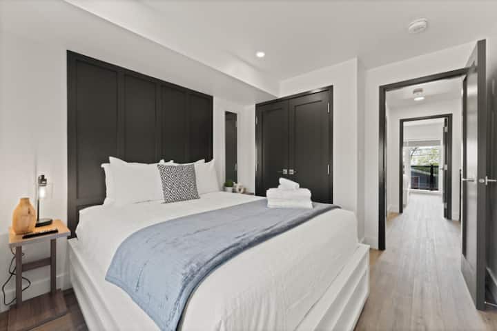 Luxury 171-11 Condos With Magnificent Lakeviews - Leamington
