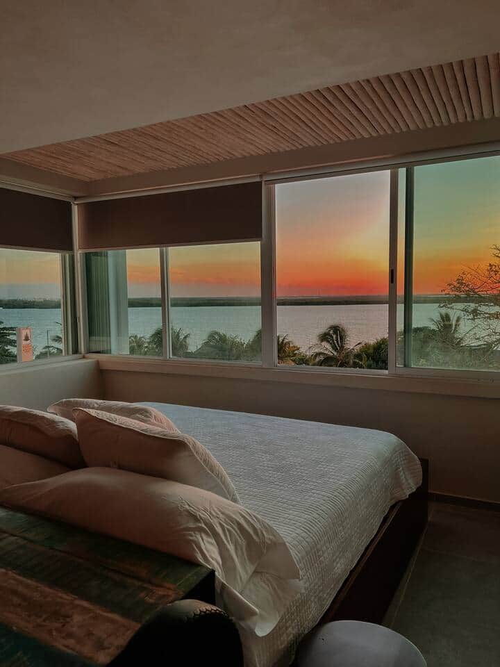 Breathtaking Lagoon View: Beachfront Studio - Cancún