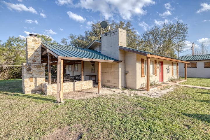 Bent River Cabin #1 @ Frio River Escape - Concan, TX