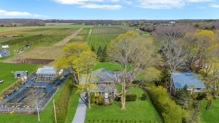 3br/2.5ba: Vineyard Views, Open Layout - Riverhead