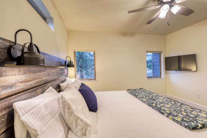 Black Hills Retreat-quiet Escape In Rockerville - Mount Rushmore National Memorial