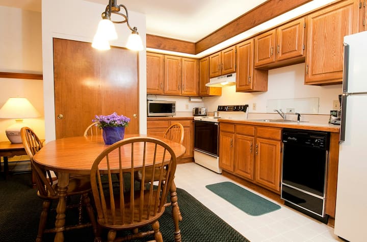 Hummingbird King Suite - Estes Park, CO