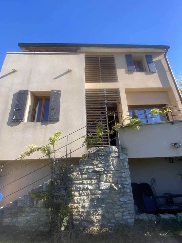 La Maison Basse Sous Le Chateau - Malaucène