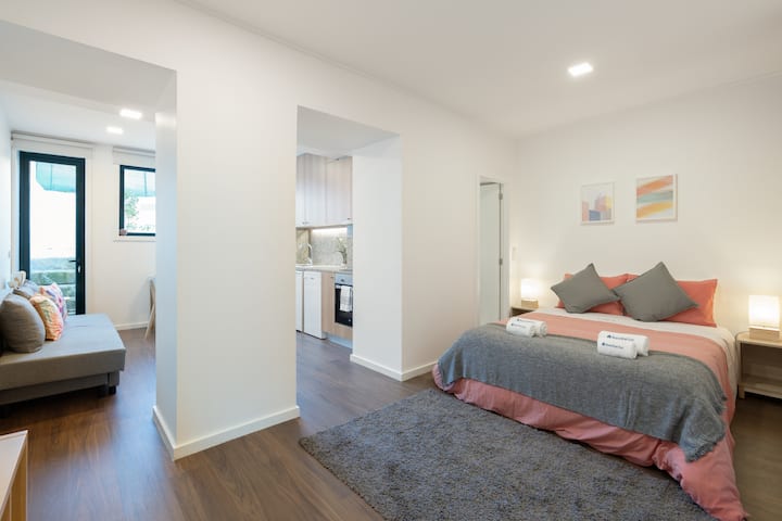 Hostwise - Modern Bright Studio W/ Terrace - Porto