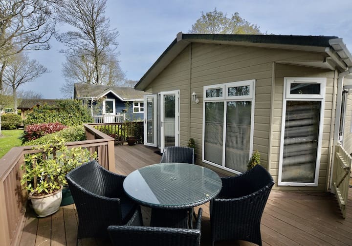 Peaceful Lodge With Woodland View Deck - Sheringham
