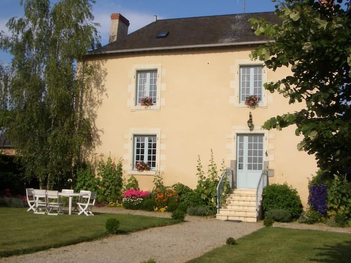 Gîte Cossé-le-vivien, 5 Pièces, 8 Pers. - Musée Robert Tatin