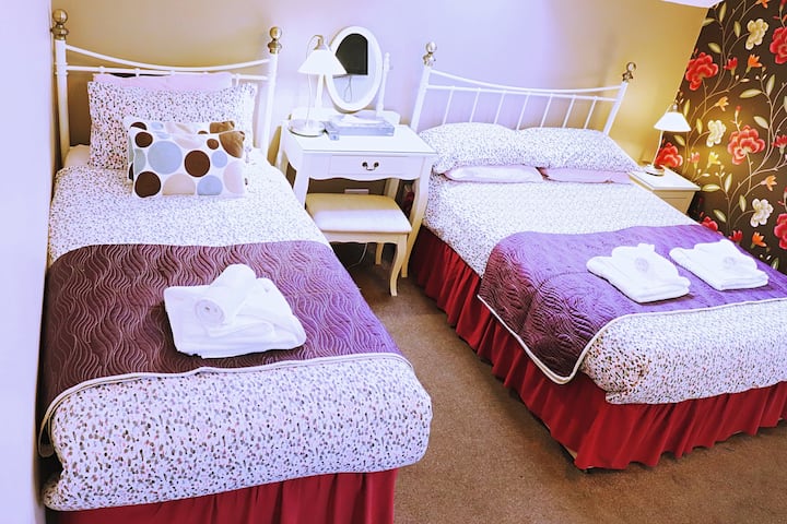 Double Or Twin-family-ensuite With Shower-patio-ro - Carlisle