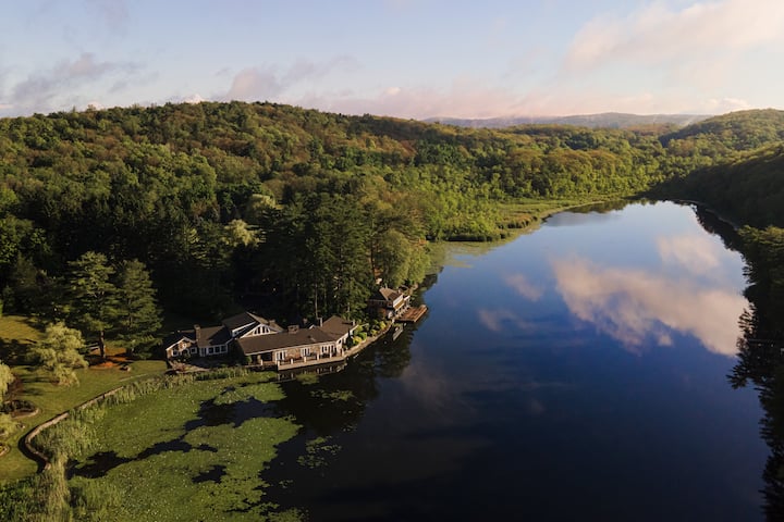 Private 37 Acre Lake Estate On 164 Acres - 11 Br - Ulster Park