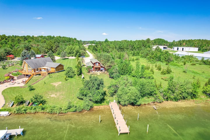 Riverfront Cheboygan Home W/ Dock ~ 4 Mi To Town! - Cheboygan, MI