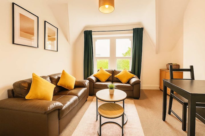 Charming Top Floor Cardiff Gem - Barry