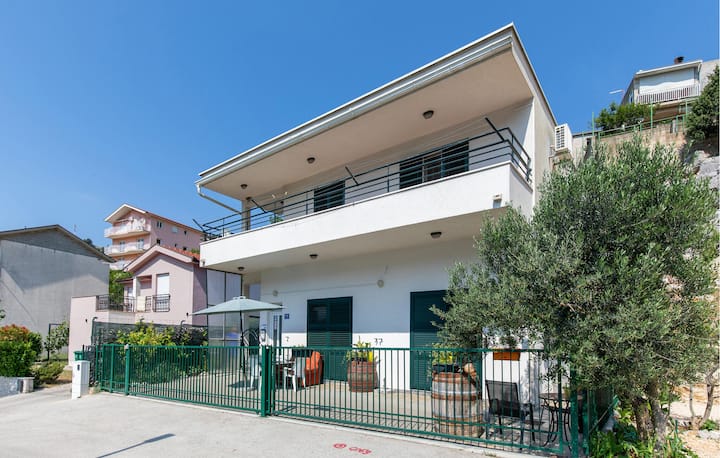 2 Bedroom Lovely Apartment In Ploce - Ploče