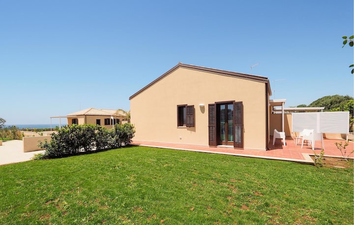 2 Bedroom Beach Front Home In Marina Di Modica - Pozzallo