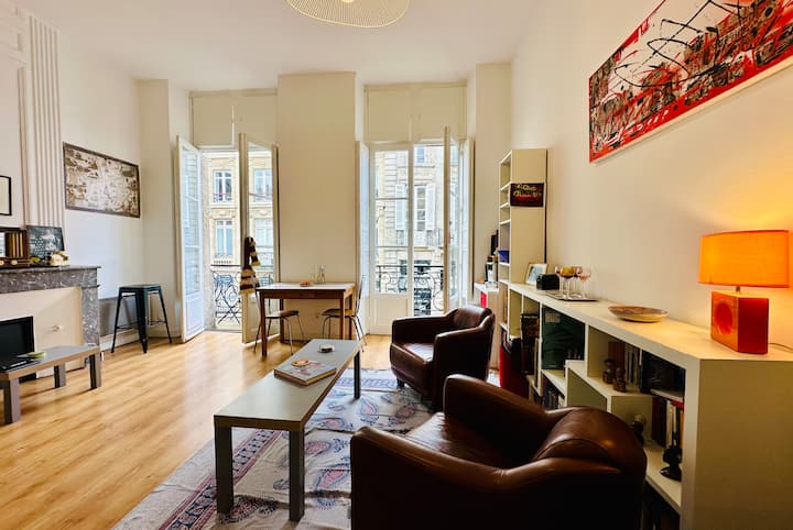 Une Perle Rare Nichée Dans Le Prestigieux Triangle - Bordeaux