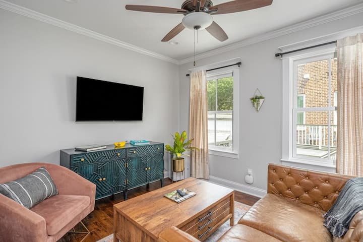 Liberty Carriage - Downtown, Parking - Savannah, GA