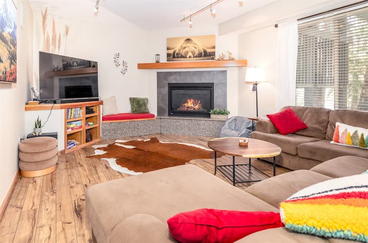 Great Location. Spacious Condo. Pool And Hot Tubs. - Frisco, CO