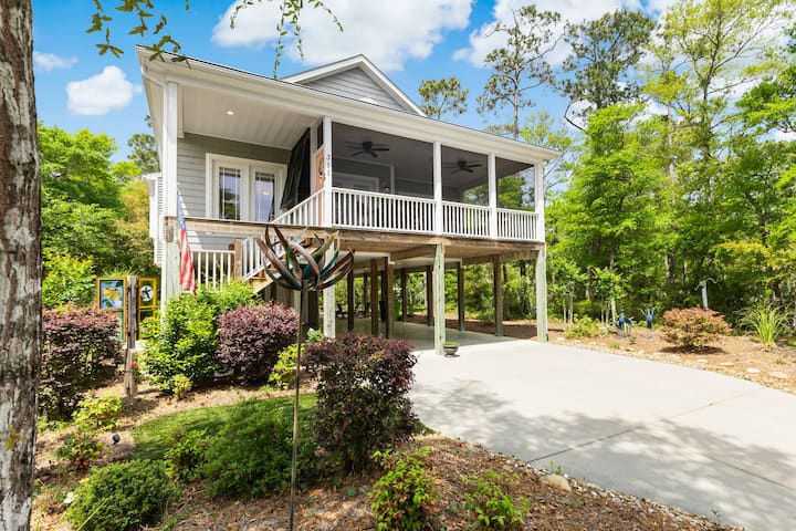 Dog Friendly, 10 Min Walk To Beach, Fire Pit - Oak Island, NC