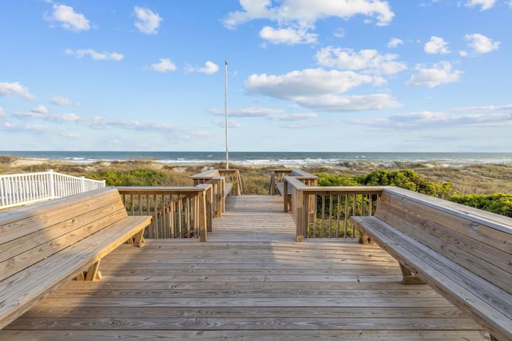 Sutton Cottage-ocean Front Home - Atlantic Beach, NC