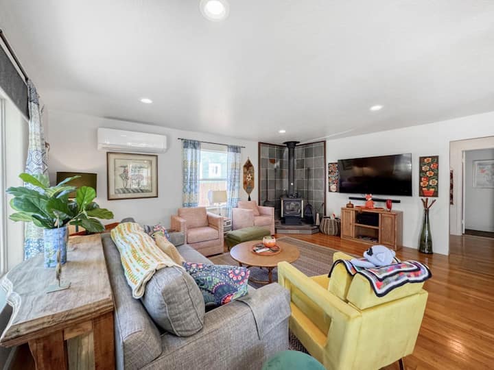 Walk To Downtown • Sleeps 9 • Fire Pit • Ev Charge - Murphys, CA