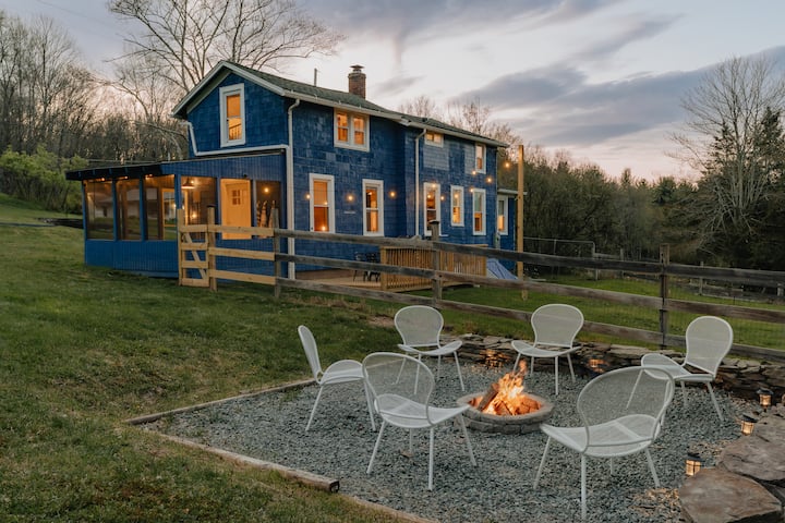 1930's Vintage Cabin · Hot Tub · Kohler Cabin - State of New York