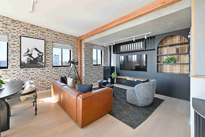 Penthouse Retreat – Urban Vibes, Ocean Views - Camps Bay