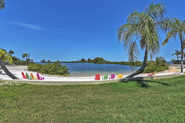 Upscale Gulf Front Hudson Condo W/ Pool - Hudson, FL