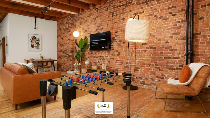 Big Historic Loft In Heart Of Oldport Of Mtl - Quebec