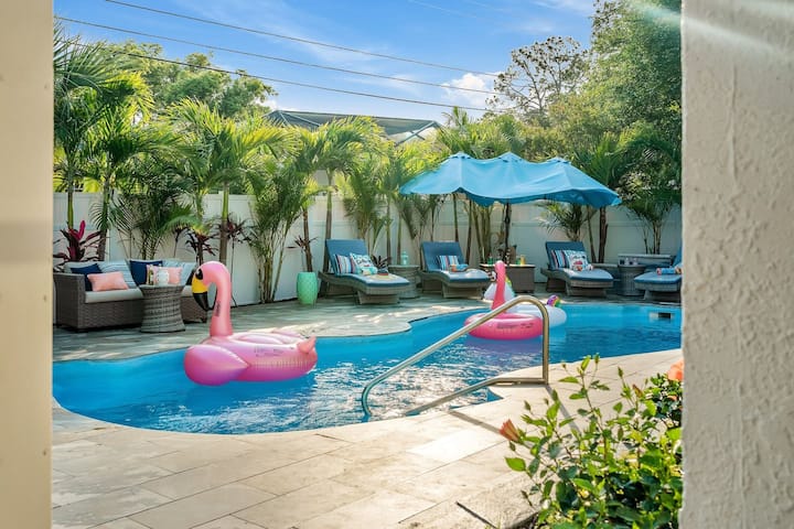 Clearwater Elegance W/ Heated Pool - Clearwater, FL