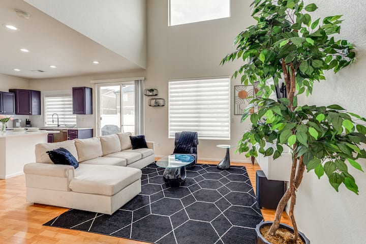 6 Mi To Dia: Denver Home W/ Fenced Yard & Fire Pit - Denver, CO