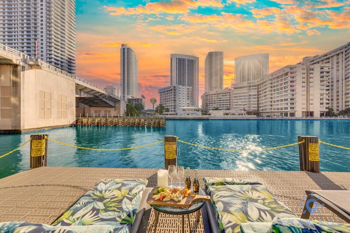 Spectacular Resort, Prime Location, Balcony, Gym - Hallandale Beach, FL